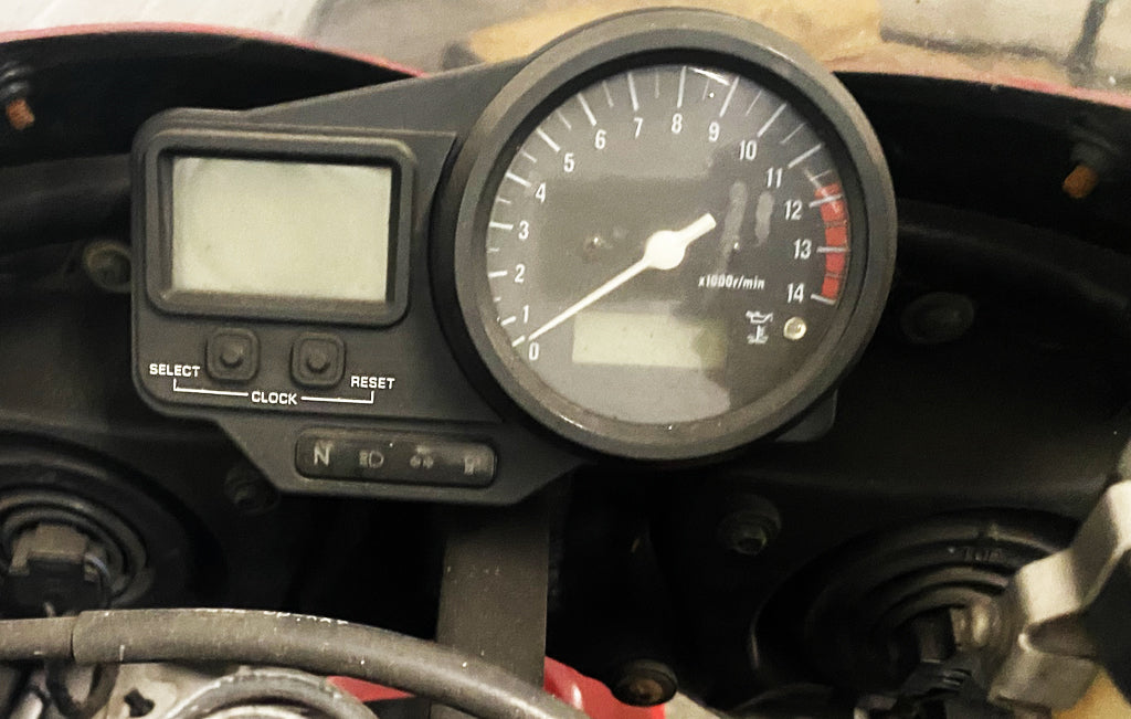 YAMAHA YZF R1 - SPEEDOMETER – HSP Superbike Centre